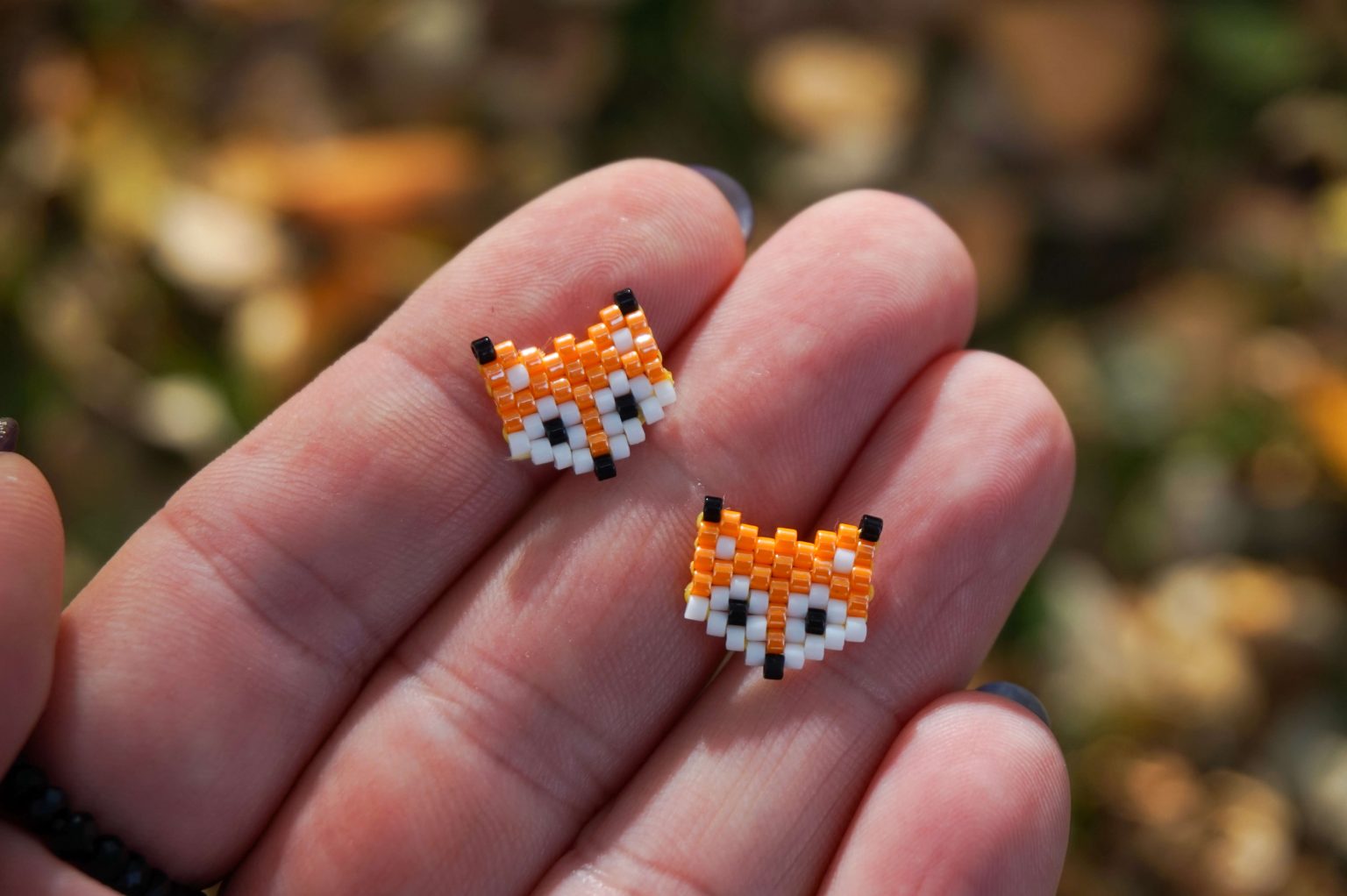 Lisek z koralików - jak zrobić? Ścieg Brick Stitch krok po kroku! ⋆